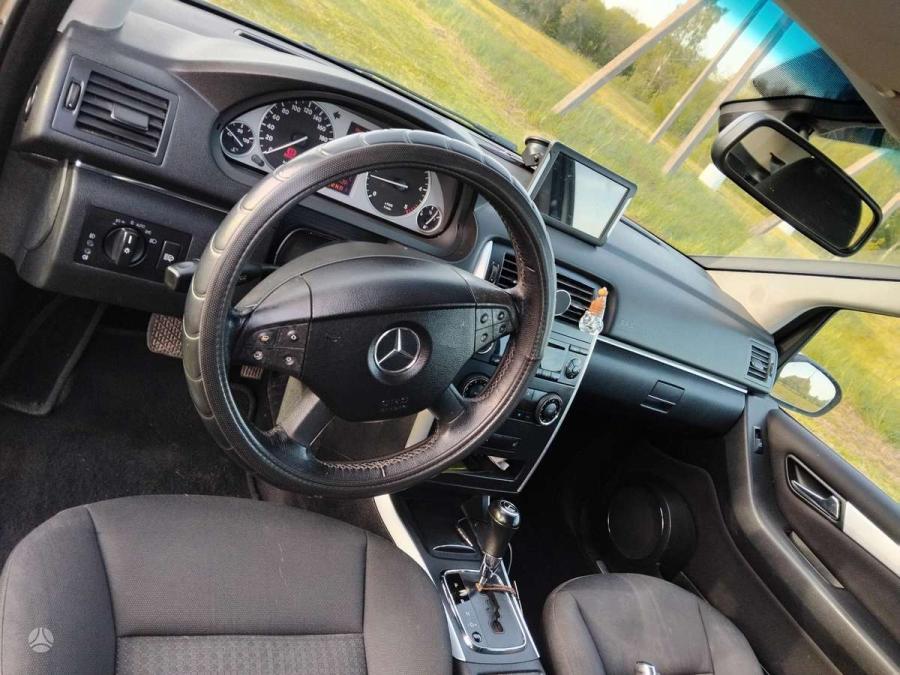 Pelēks Mercedes-Benz B 200 2007 Kuršėnai, ar dzinēja tilpumu 2.00 L un nobraukumu 25 tūkst. km par 1950 €, foto 10 vietnē AUTOMOTO.COM.LV