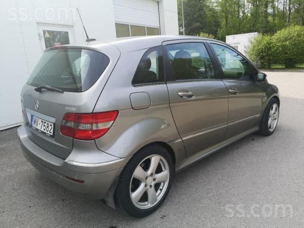Pelēks Mercedes-Benz B 200 2008 Rīga, ar dzinēja tilpumu 2.00 L un nobraukumu 0 tūkst. km par 1990 €, foto 4 vietnē AUTOMOTO.COM.LV