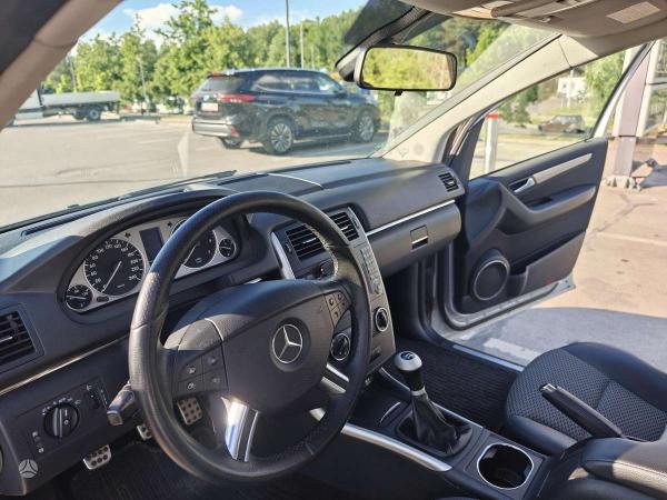 Pelēks Mercedes-Benz B 200 2008 Viļņa, ar dzinēja tilpumu 2.03 L un nobraukumu 236 tūkst. km par 2900 €, foto 4 vietnē AUTOMOTO.COM.LV
