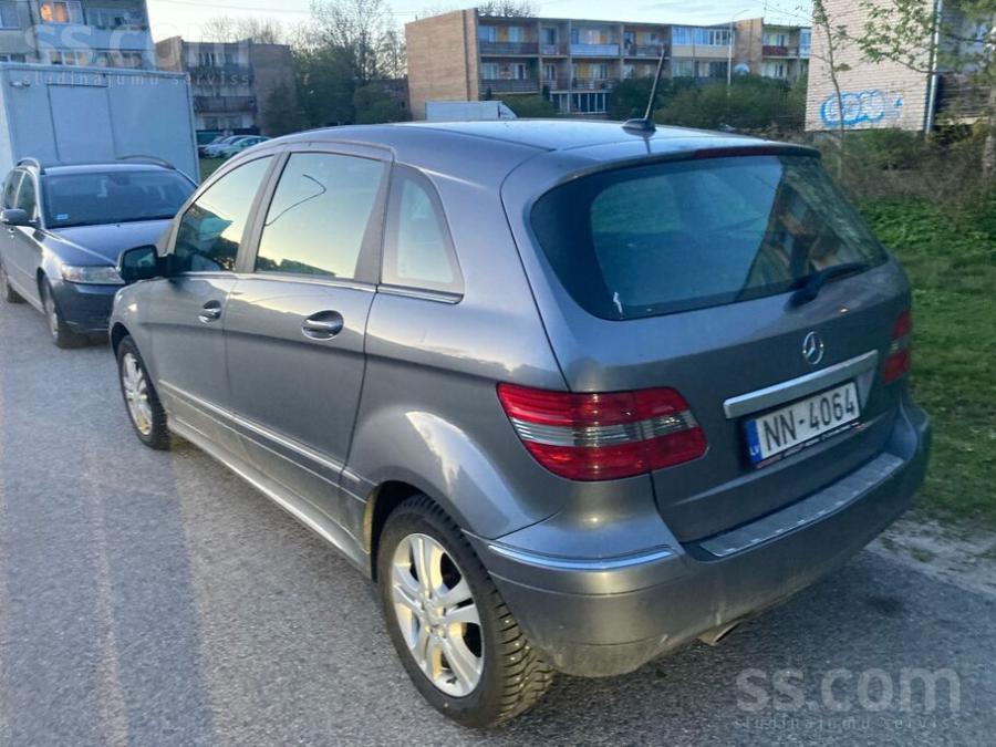 Grey Mercedes-Benz B 200 2009 in Riga, with an engine capacity of 2.00 L and mileage of 280 thousand km for 3500 €, photo 1 on AUTOMOTO.COM.LV