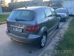 Grey Mercedes-Benz B 200 2009 in Riga, with an engine capacity of 2.00 L and mileage of 280 thousand km for 3500 €, photo 3 on AUTOMOTO.COM.LV