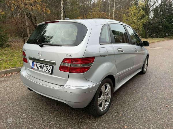 Pelēks Mercedes-Benz B 200 2010 Viļņa, ar dzinēja tilpumu 2.00 L un nobraukumu 210 tūkst. km par 2800 €, foto 4 vietnē AUTOMOTO.COM.LV