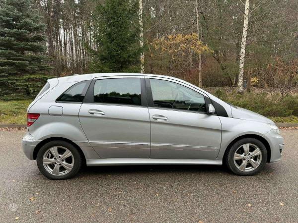 Pelēks Mercedes-Benz B 200 2010 Viļņa, ar dzinēja tilpumu 2.00 L un nobraukumu 210 tūkst. km par 2800 €, foto 5 vietnē AUTOMOTO.COM.LV