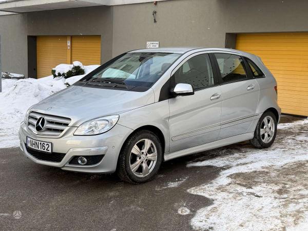 Grey Mercedes-Benz B 200 2010 in Vilnius, with an engine capacity of 2.00 L and mileage of 228 thousand km for 2650 €, photo 2 on AUTOMOTO.COM.LV