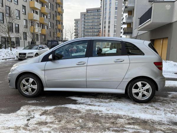 Grey Mercedes-Benz B 200 2010 in Vilnius, with an engine capacity of 2.00 L and mileage of 228 thousand km for 2650 €, photo 3 on AUTOMOTO.COM.LV