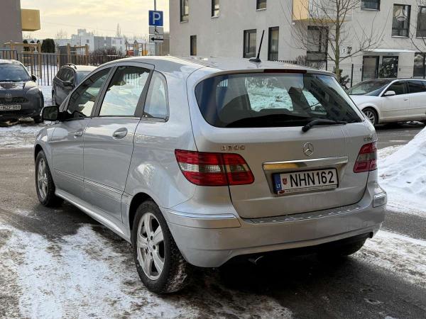 Grey Mercedes-Benz B 200 2010 in Vilnius, with an engine capacity of 2.00 L and mileage of 228 thousand km for 2650 €, photo 5 on AUTOMOTO.COM.LV