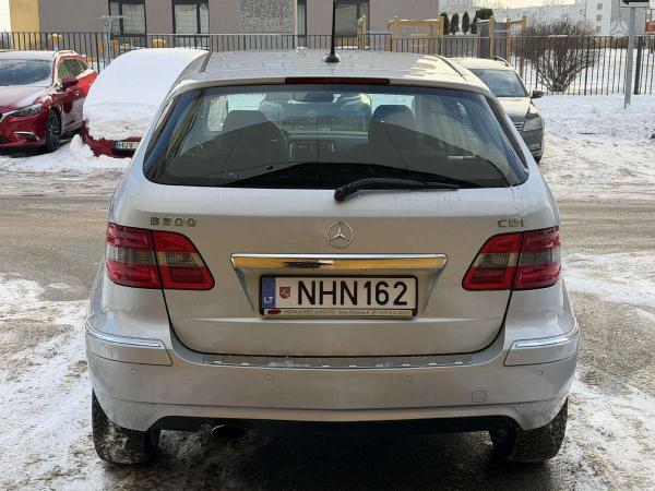 Grey Mercedes-Benz B 200 2010 in Vilnius, with an engine capacity of 2.00 L and mileage of 228 thousand km for 2650 €, photo 6 on AUTOMOTO.COM.LV