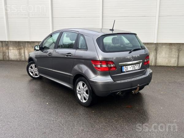 Grey Mercedes-Benz B 200 2010 in Riga, with an engine capacity of 2.00 L and mileage of 273 thousand km for 3794 €, photo 2 on AUTOMOTO.COM.LV
