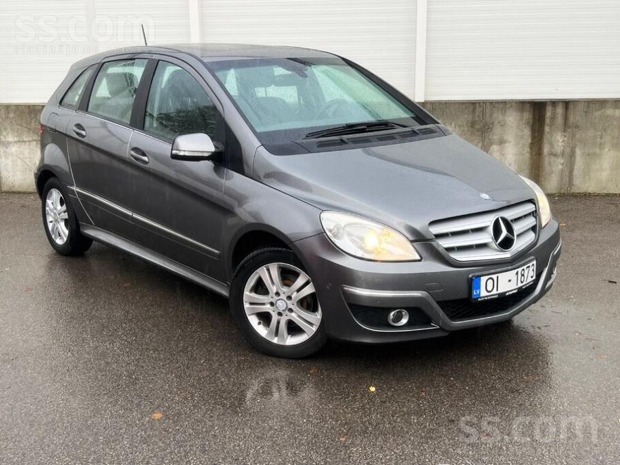 Grey Mercedes-Benz B 200 2010 in Riga, with an engine capacity of 2.00 L and mileage of 273 thousand km for 3794 €, photo 5 on AUTOMOTO.COM.LV