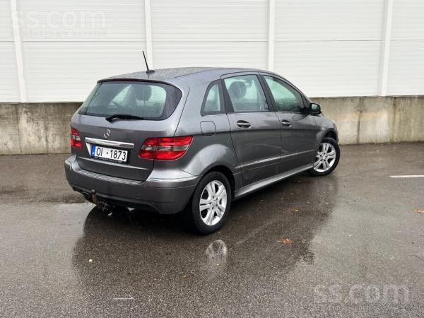 Grey Mercedes-Benz B 200 2010 in Riga, with an engine capacity of 2.00 L and mileage of 273 thousand km for 3794 €, photo 5 on AUTOMOTO.COM.LV