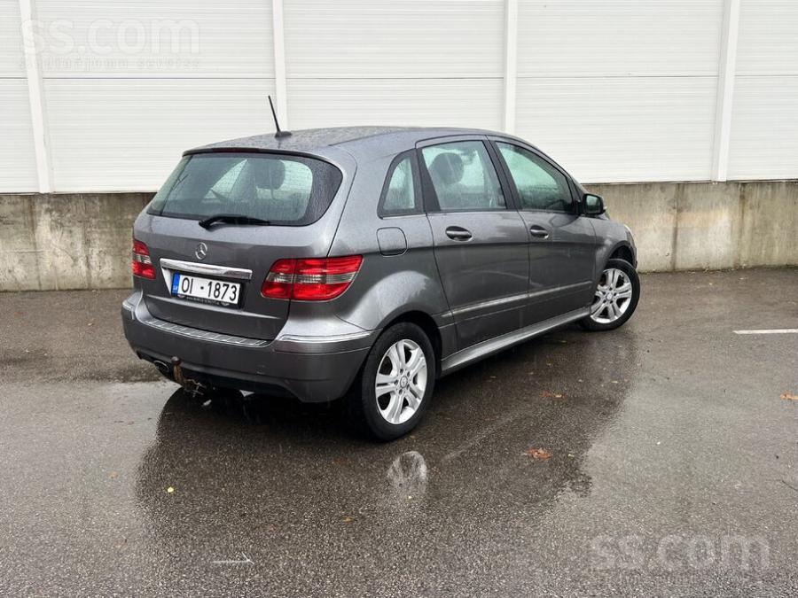 Grey Mercedes-Benz B 200 2010 in Riga, with an engine capacity of 2.00 L and mileage of 273 thousand km for 3794 €, photo 6 on AUTOMOTO.COM.LV