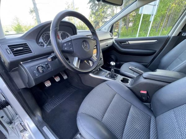 Grey Mercedes-Benz B 200 2010 in Riga, with an engine capacity of 2.00 L and mileage of 266 thousand km for 4350 €, photo 8 on AUTOMOTO.COM.LV
