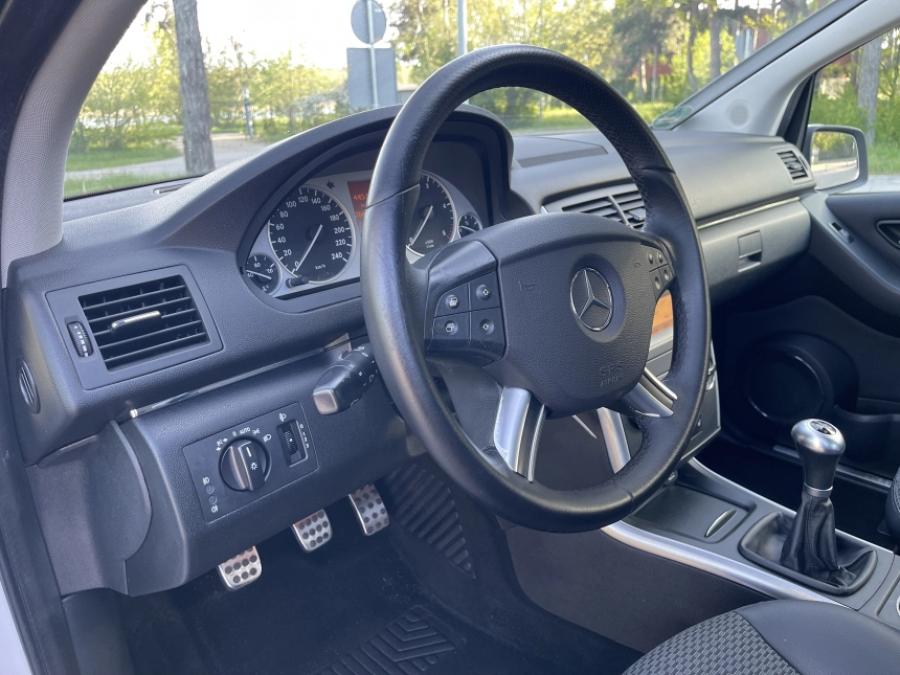 Pelēks Mercedes-Benz B 200 2010 Rīga, ar dzinēja tilpumu 2.00 L un nobraukumu 266 tūkst. km par 4350 €, foto 22 vietnē AUTOMOTO.COM.LV