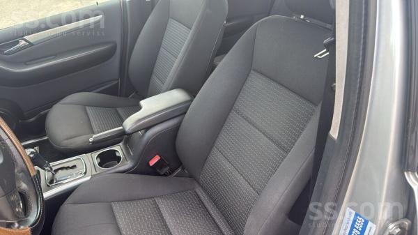 Grey Mercedes-Benz B 200 2010 in Saldus, with an engine capacity of 2.00 L and mileage of 264 thousand km for 3100 €, photo 4 on AUTOMOTO.COM.LV