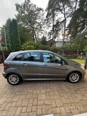 Pelēks Mercedes-Benz B 200 2010 Jūrmala, ar dzinēja tilpumu 2.00 L un nobraukumu 224 tūkst. km par 3600 €, foto  vietnē AUTOMOTO.COM.LV