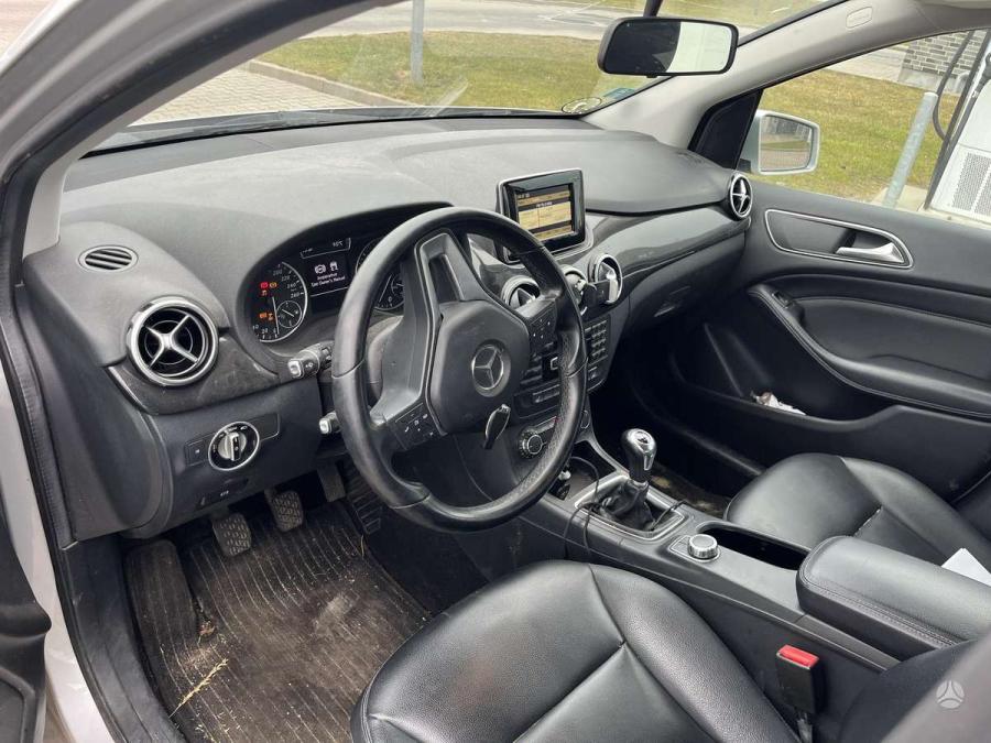 Pelēks Mercedes-Benz B 200 2011 Viļņa, ar dzinēja tilpumu 1.80 L un nobraukumu 350 tūkst. km par 4999 €, foto 5 vietnē AUTOMOTO.COM.LV
