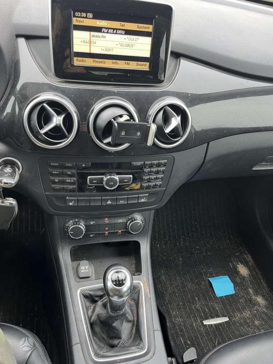 Pelēks Mercedes-Benz B 200 2011 Viļņa, ar dzinēja tilpumu 1.80 L un nobraukumu 350 tūkst. km par 4999 €, foto 7 vietnē AUTOMOTO.COM.LV
