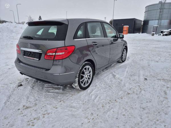 Pelēks Mercedes-Benz B 200 2012 Telšiai, ar dzinēja tilpumu 1.60 L un nobraukumu 201 tūkst. km par 8500 €, foto 4 vietnē AUTOMOTO.COM.LV