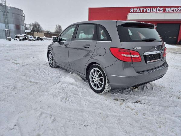 Pelēks Mercedes-Benz B 200 2012 Telšiai, ar dzinēja tilpumu 1.60 L un nobraukumu 201 tūkst. km par 8500 €, foto 6 vietnē AUTOMOTO.COM.LV