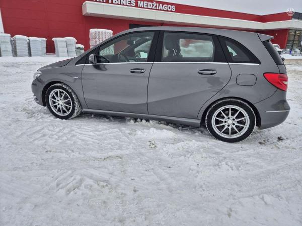 Pelēks Mercedes-Benz B 200 2012 Telšiai, ar dzinēja tilpumu 1.60 L un nobraukumu 201 tūkst. km par 8500 €, foto 7 vietnē AUTOMOTO.COM.LV