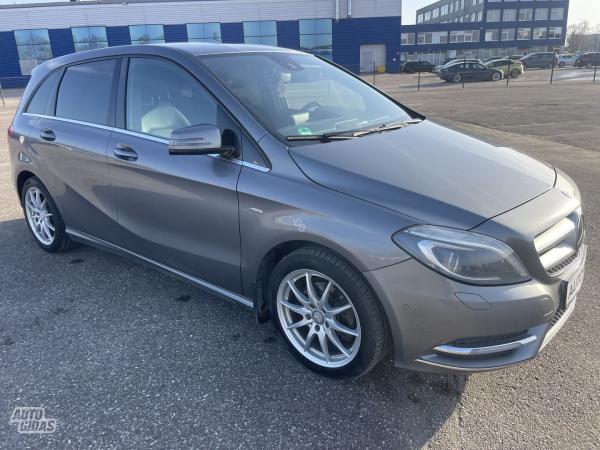 Pelēks Mercedes-Benz B 200 2012 Kauņa, ar dzinēja tilpumu 1.80 L un nobraukumu 404 tūkst. km par 4999 €, foto 1 vietnē AUTOMOTO.COM.LV