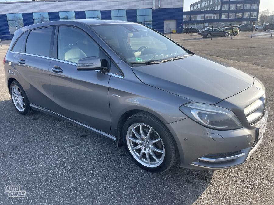 Pelēks Mercedes-Benz B 200 2012 Kauņa, ar dzinēja tilpumu 1.80 L un nobraukumu 404 tūkst. km par 4999 €, foto 1 vietnē AUTOMOTO.COM.LV