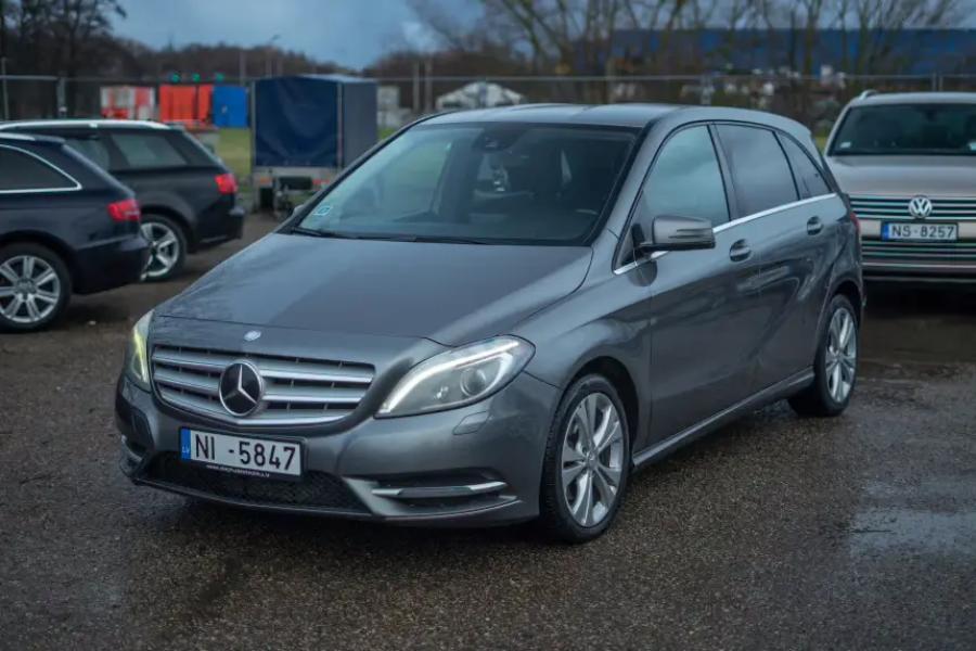 Pelēks Mercedes-Benz B 200 2012 Liepāja, ar dzinēja tilpumu 1.80 L un nobraukumu 277 tūkst. km par 6500 €, foto 1 vietnē AUTOMOTO.COM.LV