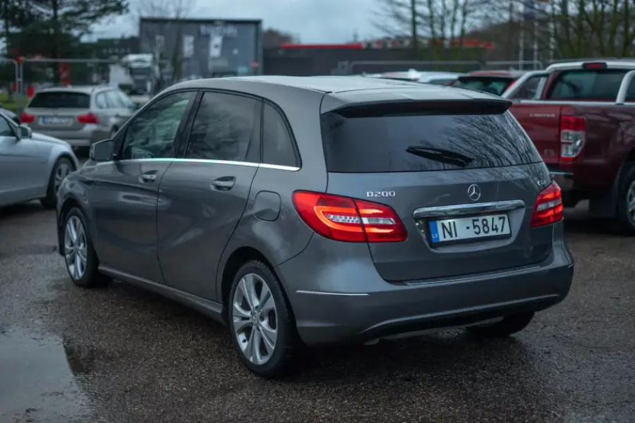 Pelēks Mercedes-Benz B 200 2012 Liepāja, ar dzinēja tilpumu 1.80 L un nobraukumu 277 tūkst. km par 6500 €, foto 3 vietnē AUTOMOTO.COM.LV