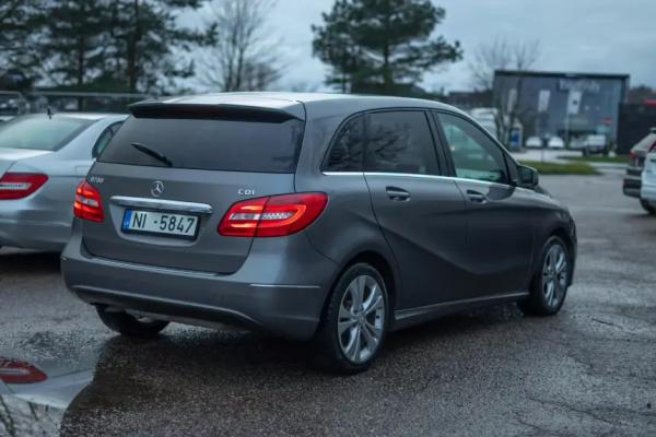 Grey Mercedes-Benz B 200 2012 in Liepaja, with an engine capacity of 1.80 L and mileage of 277 thousand km for 6500 €, photo 3 on AUTOMOTO.COM.LV