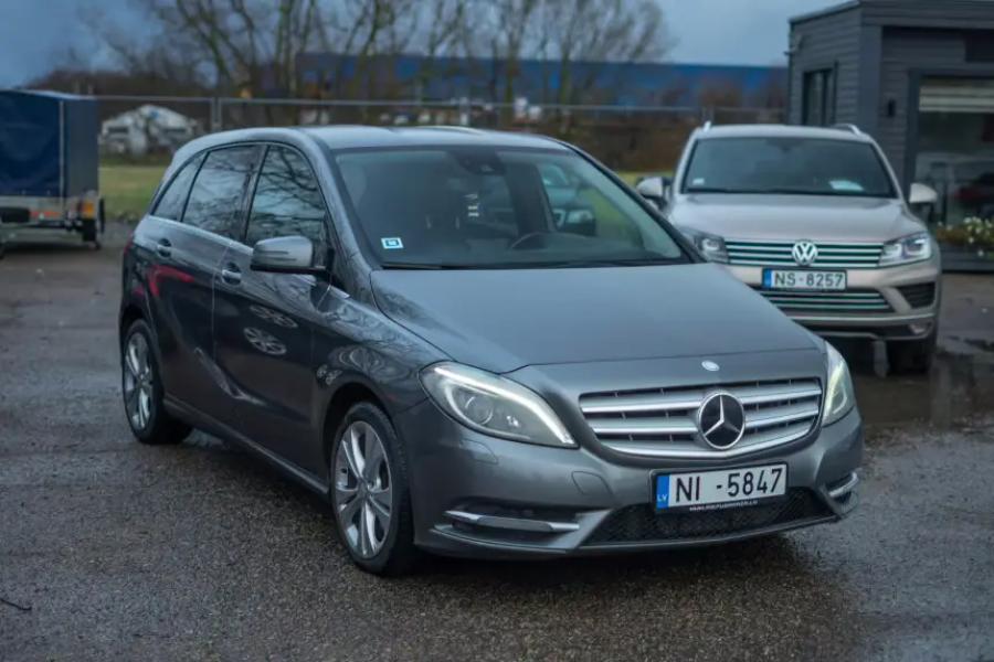 Pelēks Mercedes-Benz B 200 2012 Liepāja, ar dzinēja tilpumu 1.80 L un nobraukumu 277 tūkst. km par 6500 €, foto 5 vietnē AUTOMOTO.COM.LV