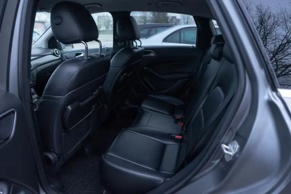 Grey Mercedes-Benz B 200 2012 in Liepaja, with an engine capacity of 1.80 L and mileage of 277 thousand km for 6500 €, photo 7 on AUTOMOTO.COM.LV