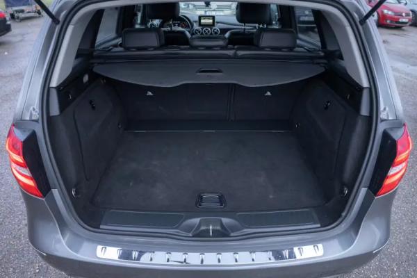 Grey Mercedes-Benz B 200 2012 in Liepaja, with an engine capacity of 1.80 L and mileage of 277 thousand km for 6500 €, photo 8 on AUTOMOTO.COM.LV