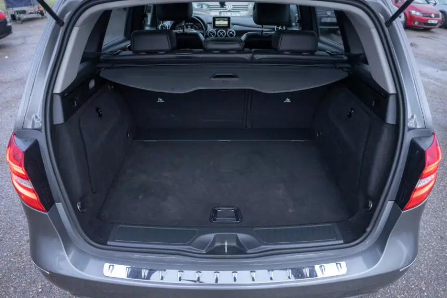 Pelēks Mercedes-Benz B 200 2012 Liepāja, ar dzinēja tilpumu 1.80 L un nobraukumu 277 tūkst. km par 6500 €, foto 9 vietnē AUTOMOTO.COM.LV