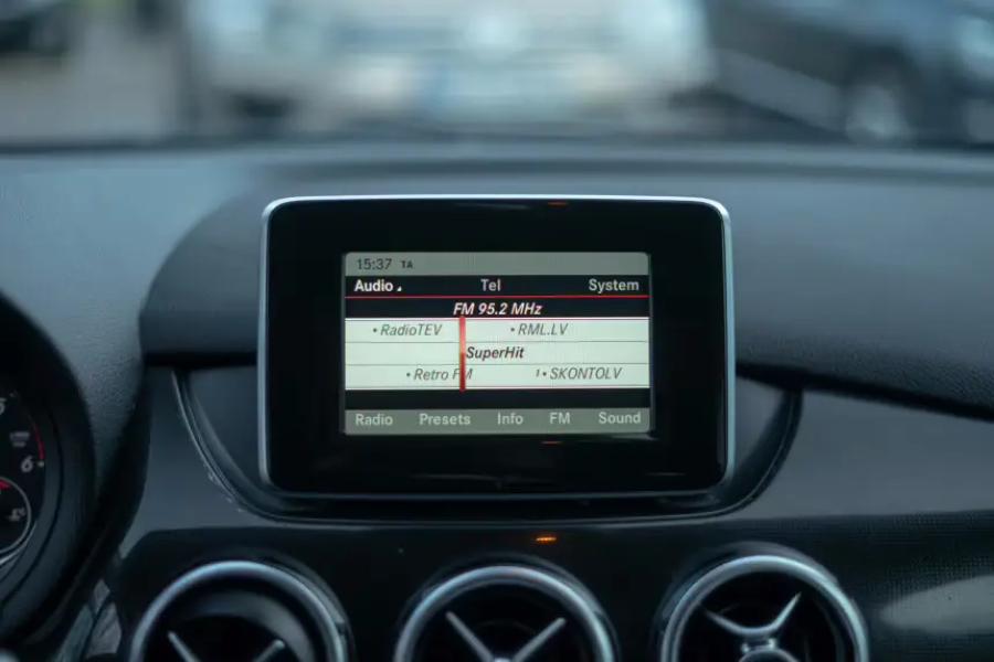 Pelēks Mercedes-Benz B 200 2012 Liepāja, ar dzinēja tilpumu 1.80 L un nobraukumu 277 tūkst. km par 6500 €, foto 21 vietnē AUTOMOTO.COM.LV