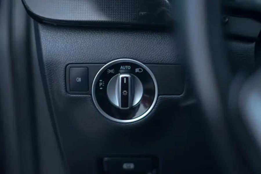 Pelēks Mercedes-Benz B 200 2012 Liepāja, ar dzinēja tilpumu 1.80 L un nobraukumu 277 tūkst. km par 6500 €, foto 24 vietnē AUTOMOTO.COM.LV