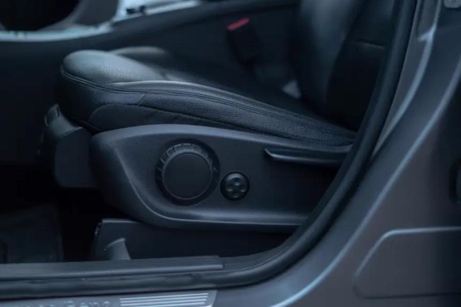 Pelēks Mercedes-Benz B 200 2012 Liepāja, ar dzinēja tilpumu 1.80 L un nobraukumu 277 tūkst. km par 6500 €, foto 25 vietnē AUTOMOTO.COM.LV