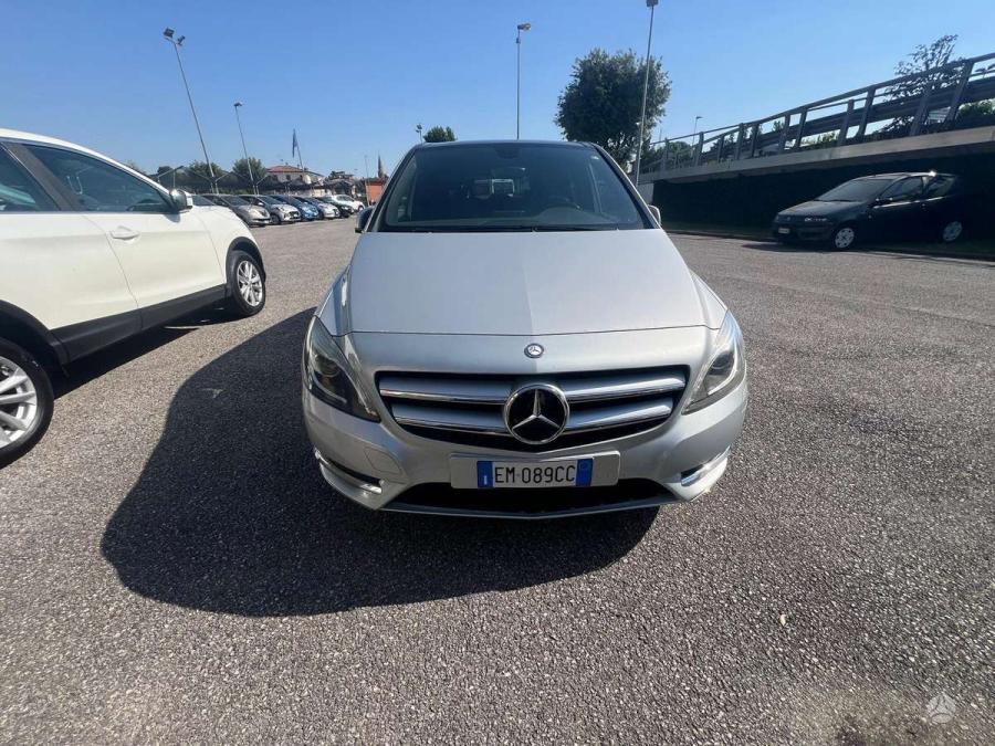 Pelēks Mercedes-Benz B 200 2012 Panevēža, ar dzinēja tilpumu 1.80 L un nobraukumu 435 tūkst. km par 3500 €, foto 3 vietnē AUTOMOTO.COM.LV
