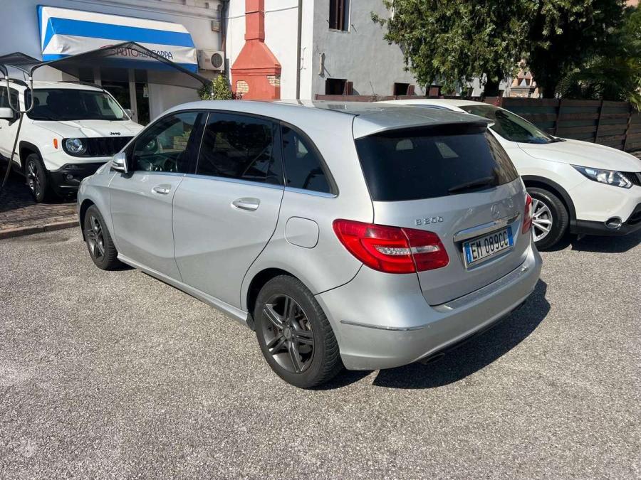 Pelēks Mercedes-Benz B 200 2012 Panevēža, ar dzinēja tilpumu 1.80 L un nobraukumu 435 tūkst. km par 3500 €, foto 6 vietnē AUTOMOTO.COM.LV
