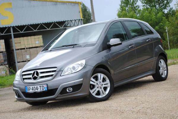 Pelēks Mercedes-Benz B 200 2012 Rīga, ar dzinēja tilpumu 2.00 L un nobraukumu 218 tūkst. km par 4490 €, foto 1 vietnē AUTOMOTO.COM.LV