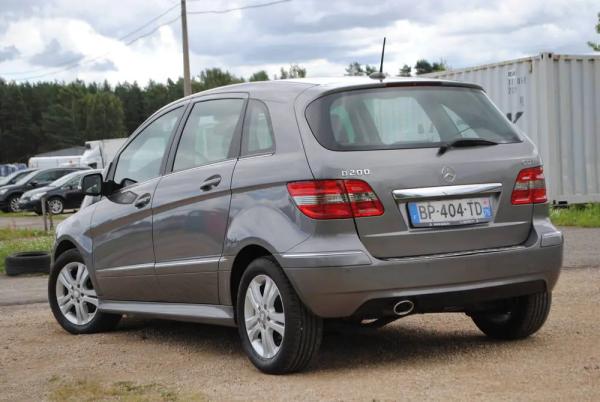Pelēks Mercedes-Benz B 200 2012 Rīga, ar dzinēja tilpumu 2.00 L un nobraukumu 218 tūkst. km par 4490 €, foto 3 vietnē AUTOMOTO.COM.LV