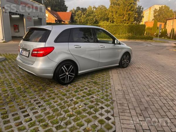Grey Mercedes-Benz B 200 2012 in Jurmala, with an engine capacity of 1.80 L and mileage of 279 thousand km for 5300 €, photo 3 on AUTOMOTO.COM.LV