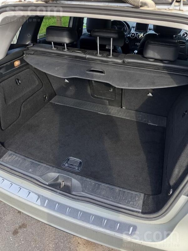 Grey Mercedes-Benz B 200 2012 in Jurmala, with an engine capacity of 1.80 L and mileage of 279 thousand km for 5300 €, photo 5 on AUTOMOTO.COM.LV