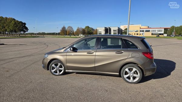 Мерседес Б 200 2012 в Каунас на AUTOMOTO.COM.LV Серый Мерседес Б 200 2012 в Каунас, объемом двигателя 1.80 л и пробегом 244 тыс. км за 6100 €, фото 4 на AUTOMOTO.COM.LV