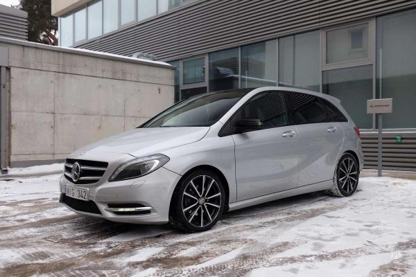 Grey Mercedes-Benz B 200 2013 in Vilnius, with an engine capacity of 1.80 L and mileage of 334 thousand km for 6700 €, photo 4 on AUTOMOTO.COM.LV