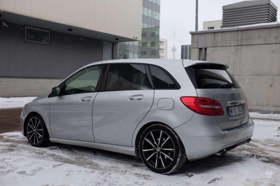 Pelēks Mercedes-Benz B 200 2013 Viļņa, ar dzinēja tilpumu 1.80 L un nobraukumu 334 tūkst. km par 6700 €, foto 5 vietnē AUTOMOTO.COM.LV