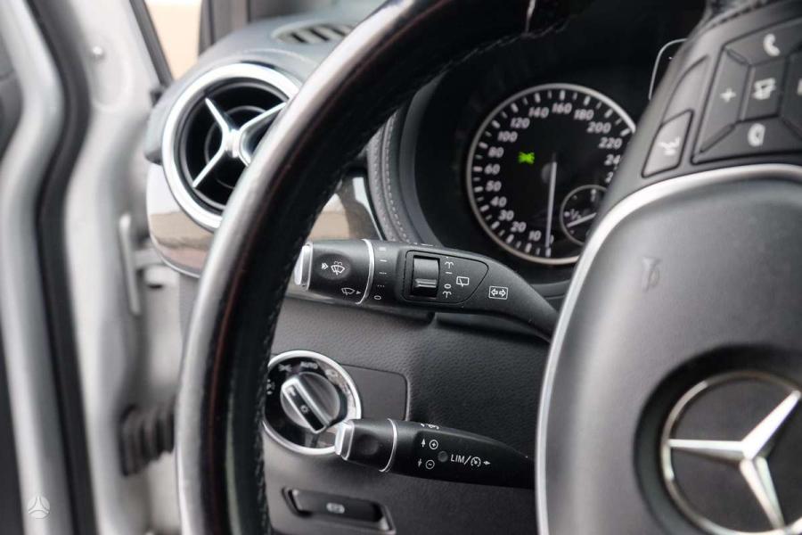 Pelēks Mercedes-Benz B 200 2013 Viļņa, ar dzinēja tilpumu 1.80 L un nobraukumu 334 tūkst. km par 6700 €, foto 21 vietnē AUTOMOTO.COM.LV