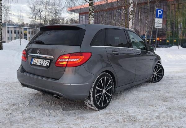 Grey Mercedes-Benz B 200 2014 in Jelgava, with an engine capacity of 1.80 L and mileage of 0 thousand km for 7990 €, photo 3 on AUTOMOTO.COM.LV
