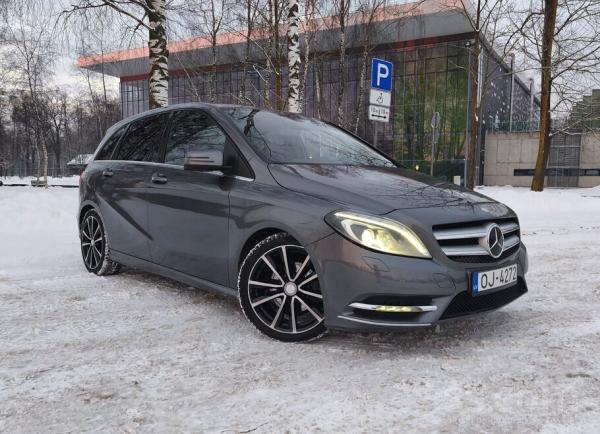 Grey Mercedes-Benz B 200 2014 in Jelgava, with an engine capacity of 1.80 L and mileage of 0 thousand km for 7990 €, photo 4 on AUTOMOTO.COM.LV