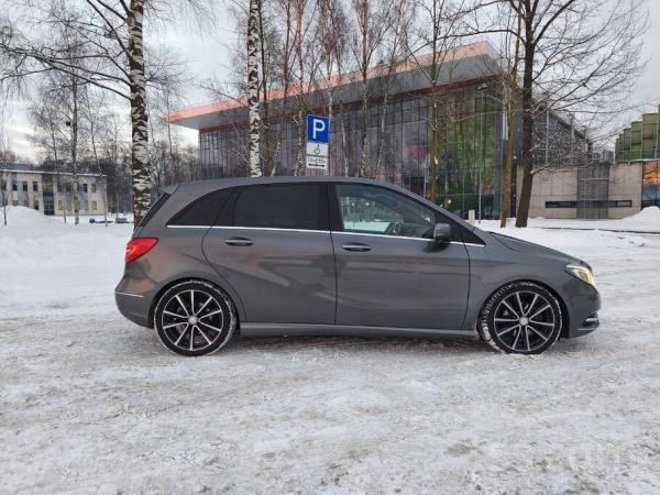 Grey Mercedes-Benz B 200 2014 in Jelgava, with an engine capacity of 1.80 L and mileage of 0 thousand km for 7990 €, photo 7 on AUTOMOTO.COM.LV