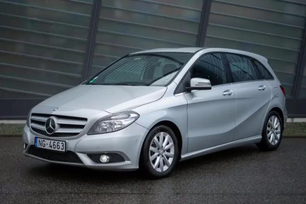 Grey Mercedes-Benz B 200 2014 in Liepaja, with an engine capacity of 1.80 L and mileage of 192 thousand km for 9850 €, photo 1 on AUTOMOTO.COM.LV